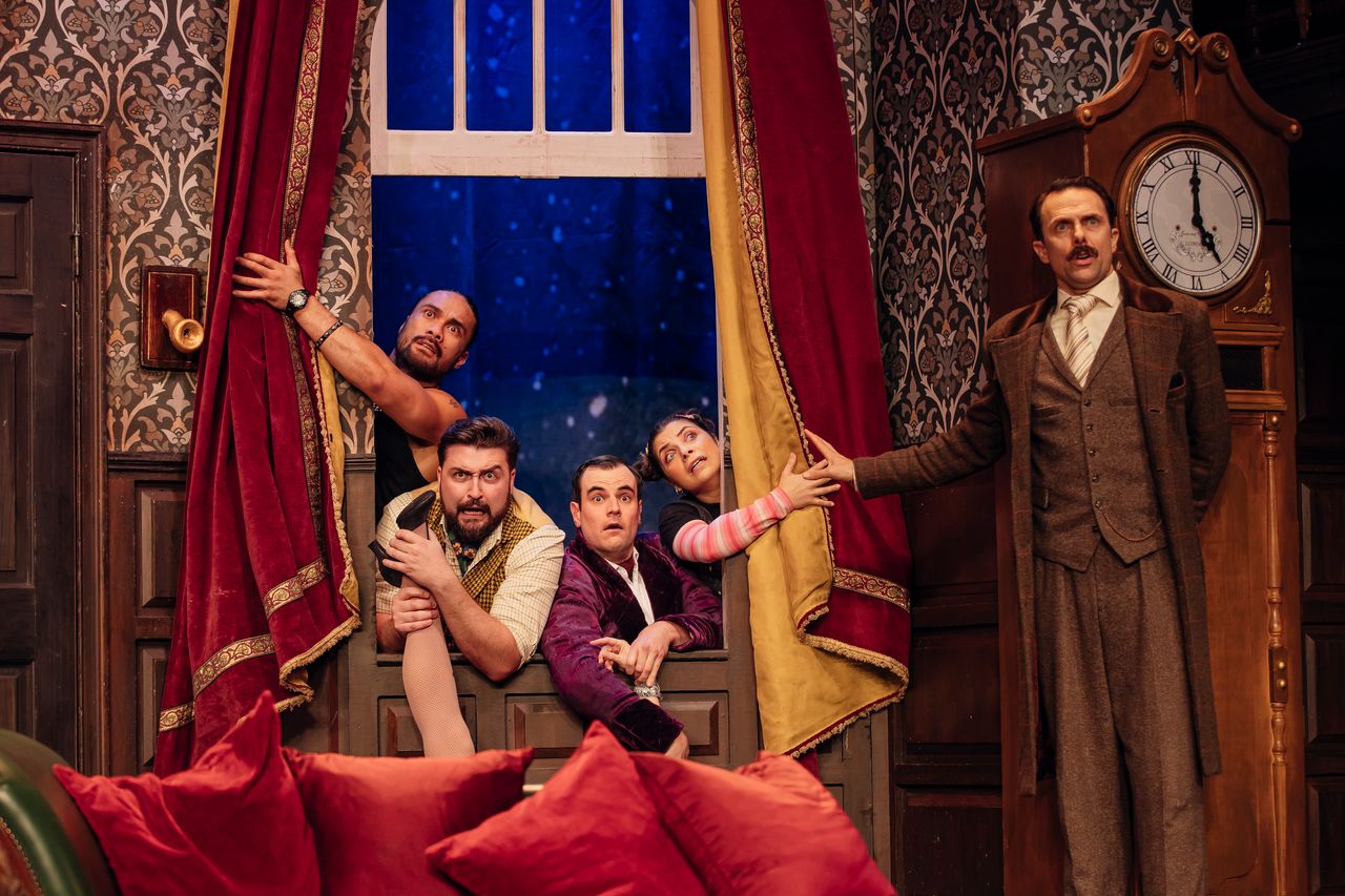 Theatre Now Review: The Play That Goes Wrong. - theatrenow.com.au