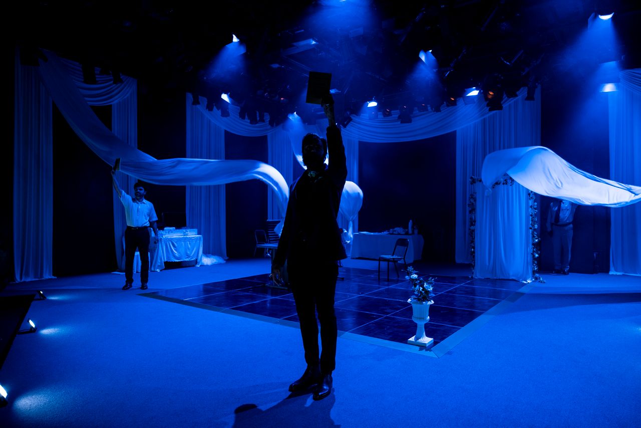 Theatre Now Review: A Mirror - theatrenow.com.au